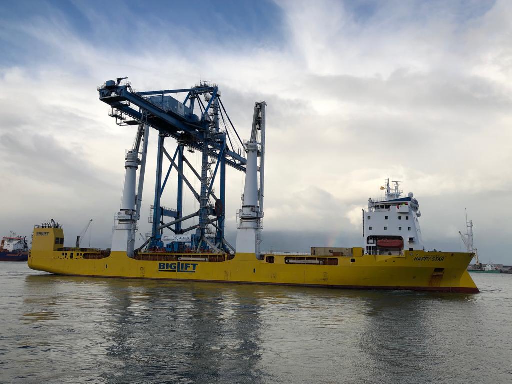 Arrivée du "H4" : un portique de Nouvelle Génération au Port de Jarry ...